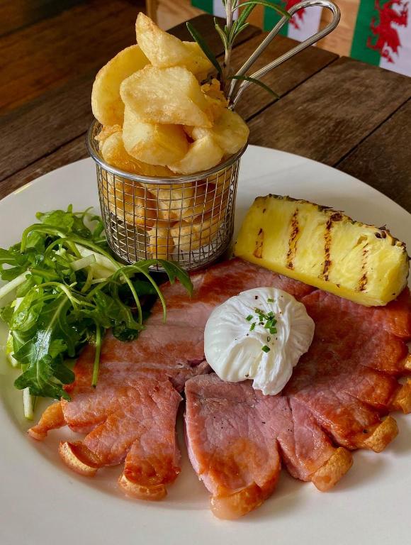 The Cawdor, Llandeilo (updated prices 2025)