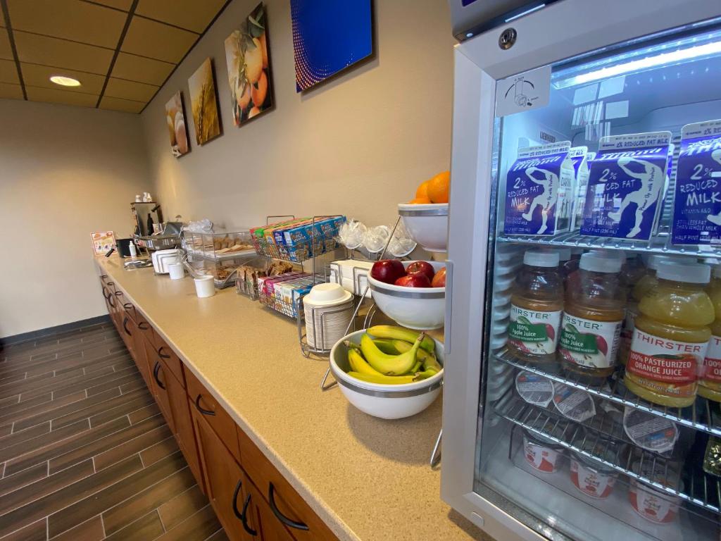 Carin Ashley Wallpaper