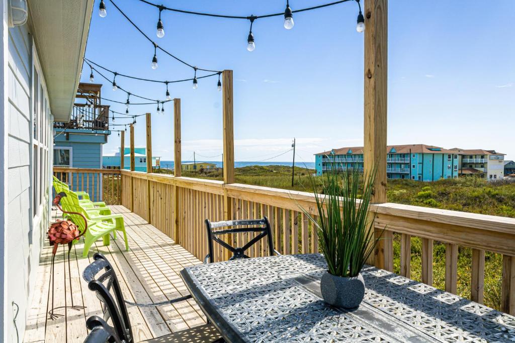 LP12 Unique Beach House, Ocean View from Deck and Boardwalk, Port ...
