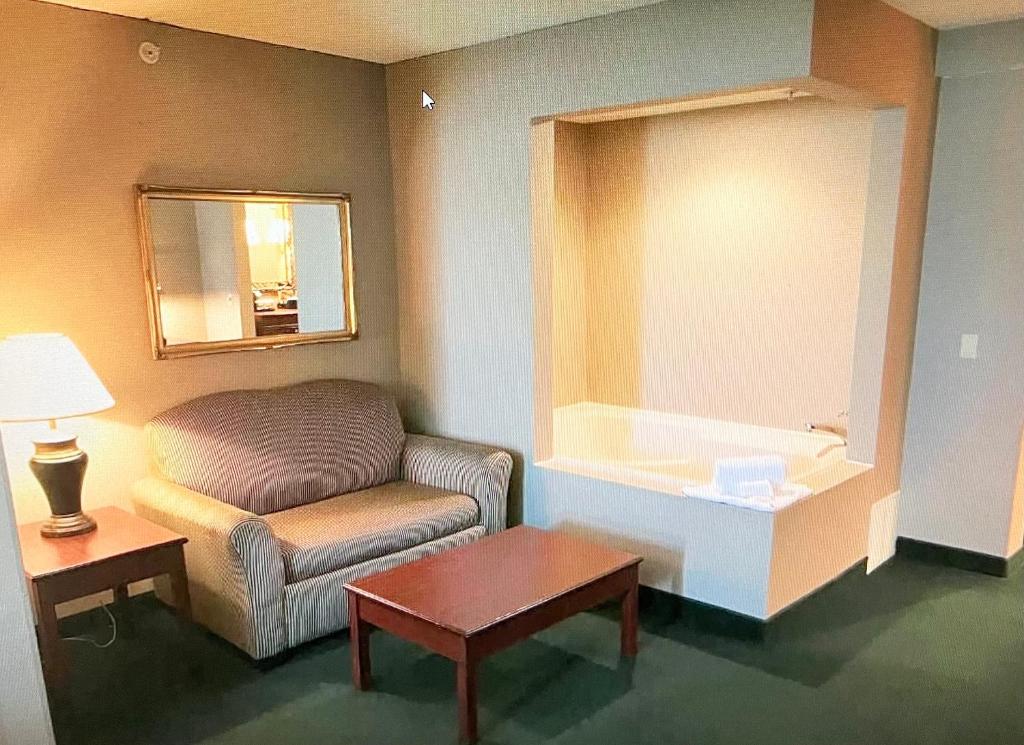 The Marx Hotel - Downtown - University Area, Oneonta (updated prices 2025)