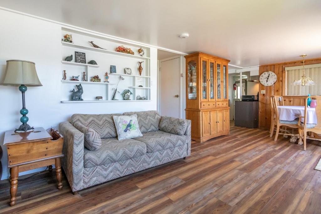 Paha Lakefront, Bass Lake (updated prices 2025)