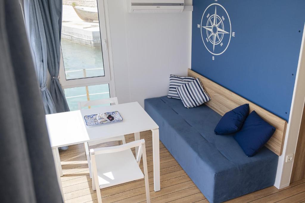 Houseboat Floatart Experience Bisceglie a Bisceglie