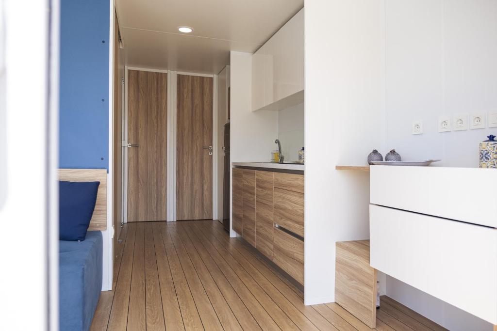 Houseboat Floatart Experience Bisceglie a Bisceglie