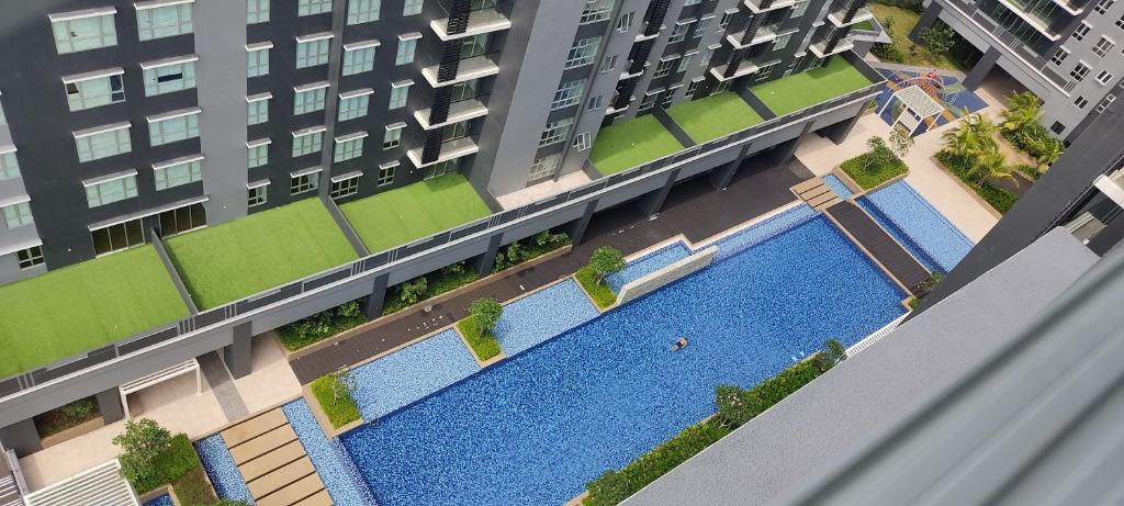 Bukit Rimau Instagrammable 2 Bedroom Apartment With Pool View up to 5 ...