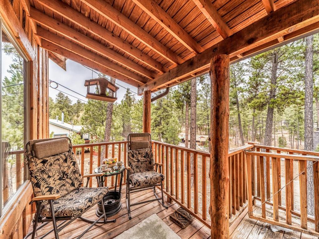 Moose Manor, 3 Bedrooms, Sleeps 8, Wood Stove, Gas Grill, WiFi, Ruidoso ...