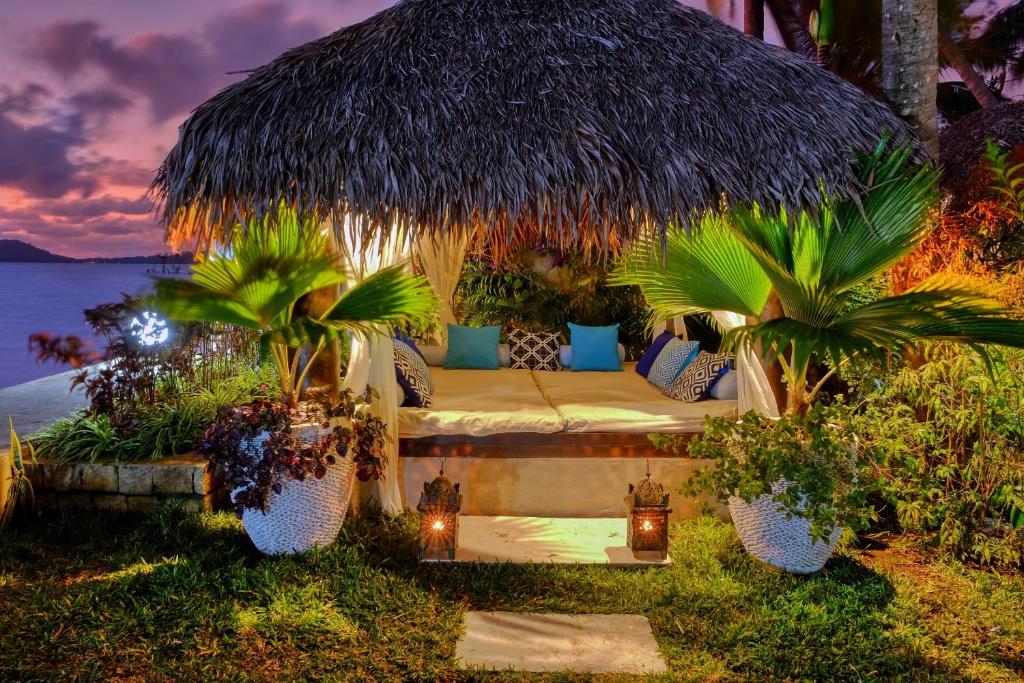 Luxury Sakina Villa - Beachfront, Dzamandzar (updated prices 2025)