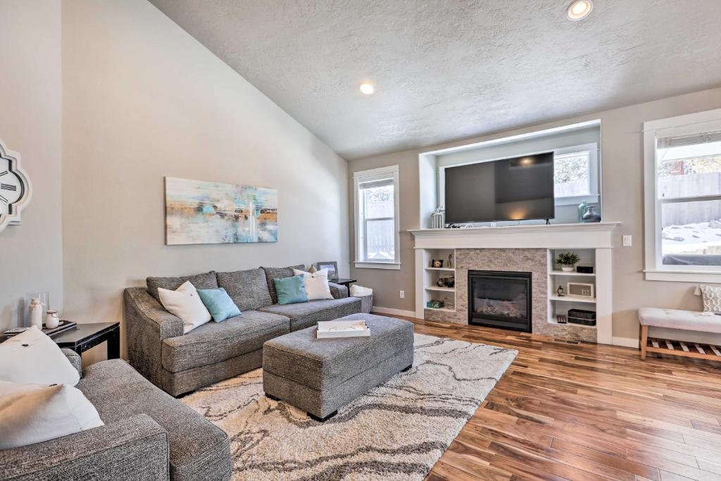 Modern Bend Home about 3 Mi to Old Mill District!, Bend (updated prices ...