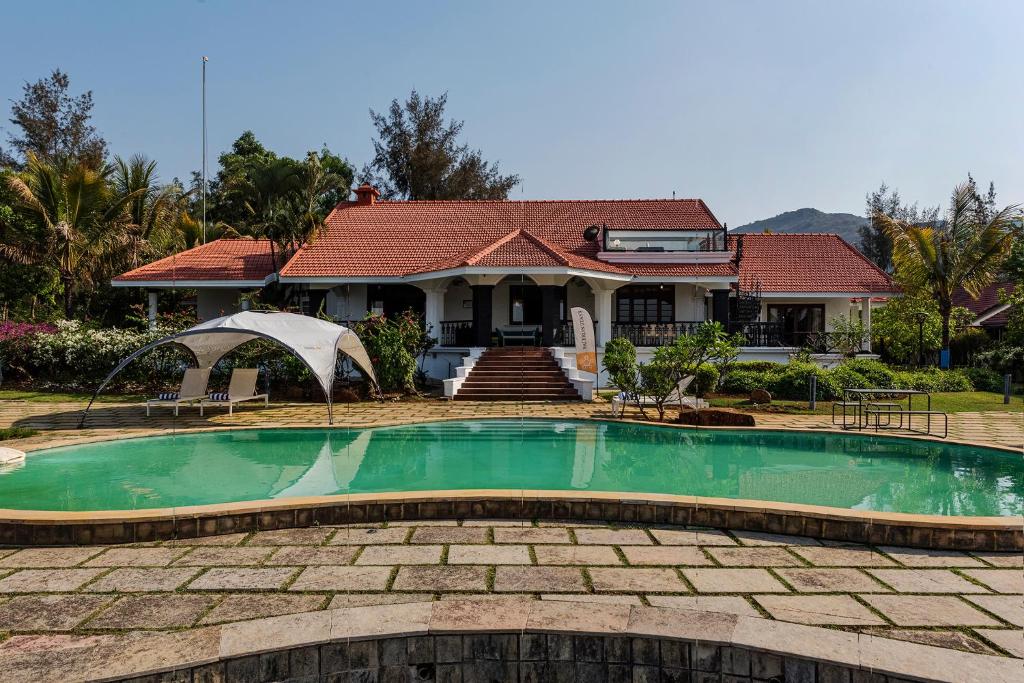 SaffronStays Moira 6-BR Lakeside Villa with Infinity Pool & Jacuzzi ...