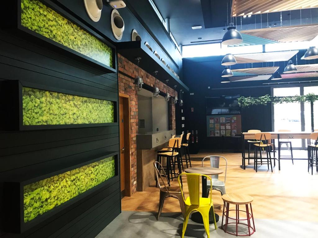 Queens's University Elms BT9, Belfast – Updated 2023 Prices