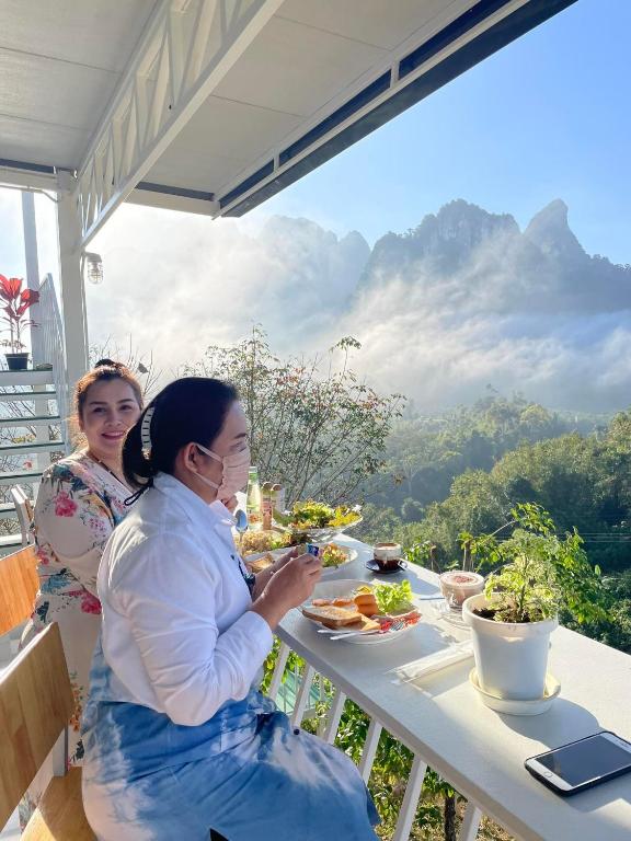 99 Camp and Cafe, Khao Sok National Park (updated prices 2025)