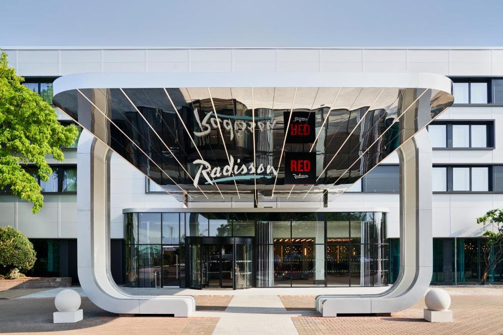Radisson RED London Heathrow, Harmondsworth – Updated 2023 Prices