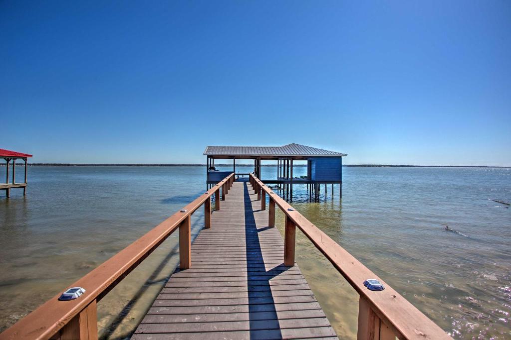 Lake Tawakoni Access Home with Game Room!, Hawk Cove (aktualisierte ...