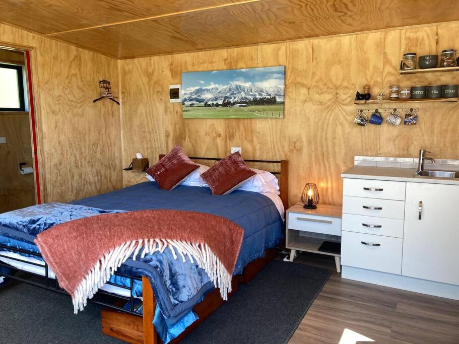 New Delightful Wee Cabin with a Fabulous View, Те-Анау (актуальные цены ...