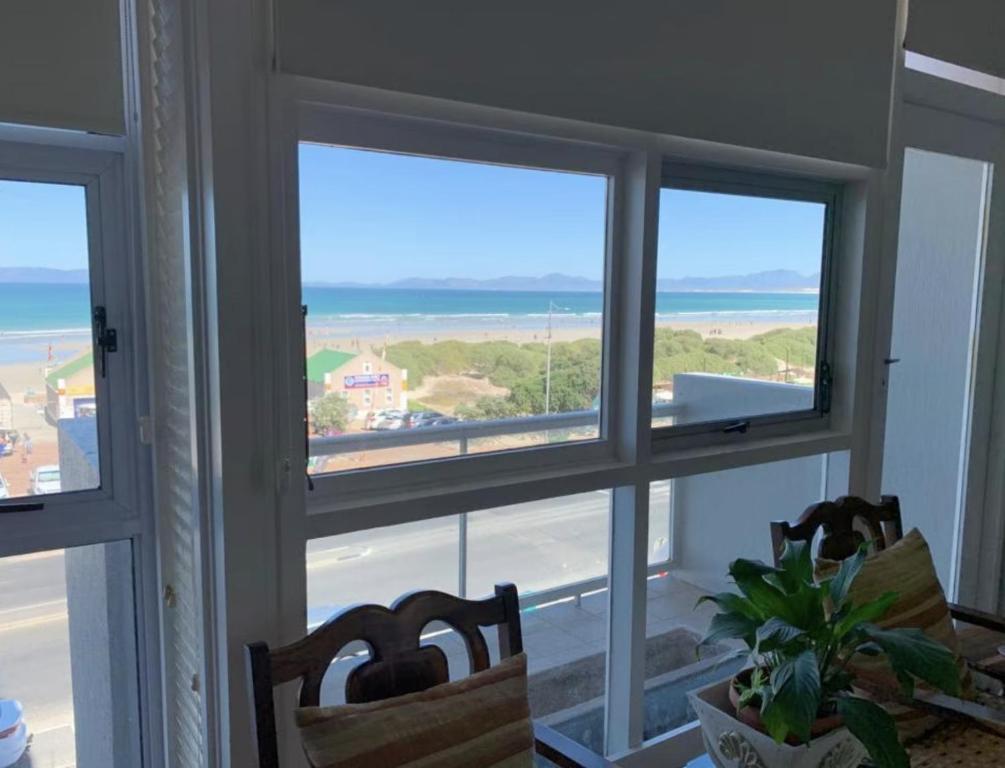 Peaceful St Tropez Stay on Beach Road, Strand (updated prices 2024)