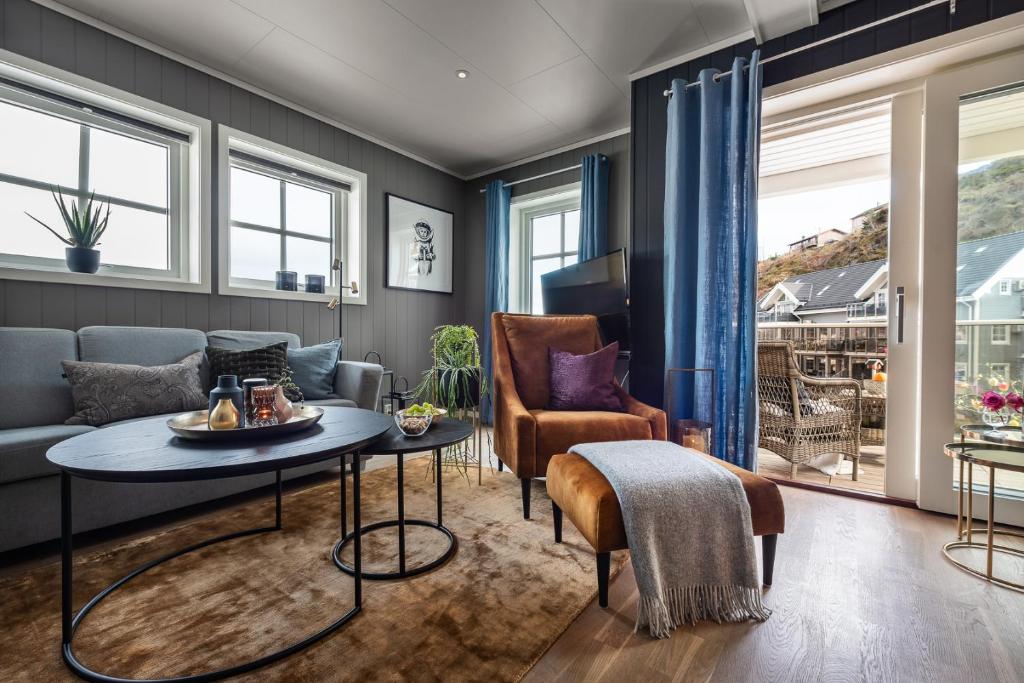 Knutholmen, Kalvåg (prisene oppdatert 2025)