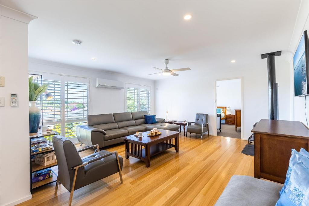 Kanimbla House 15 Kanimbla Dr - air con, WiFi and pet friendly ...