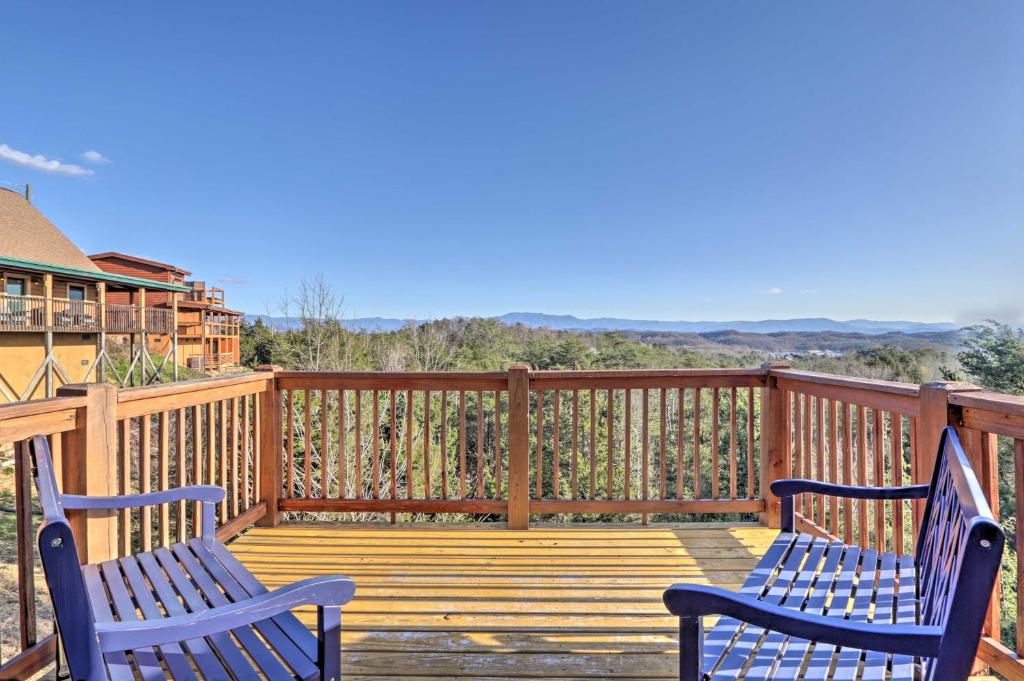 Douglas Lake Resort Cabin With Deck And Game Room! - Sevierville, TN