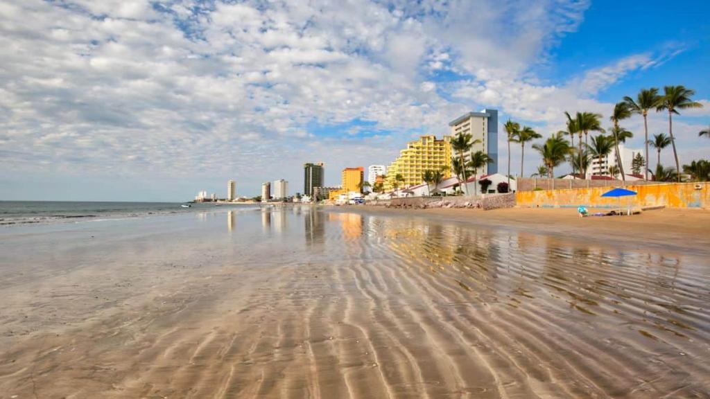 Marina del Sol Resort Condo directly on the Ocean 102, Mazatlán ...