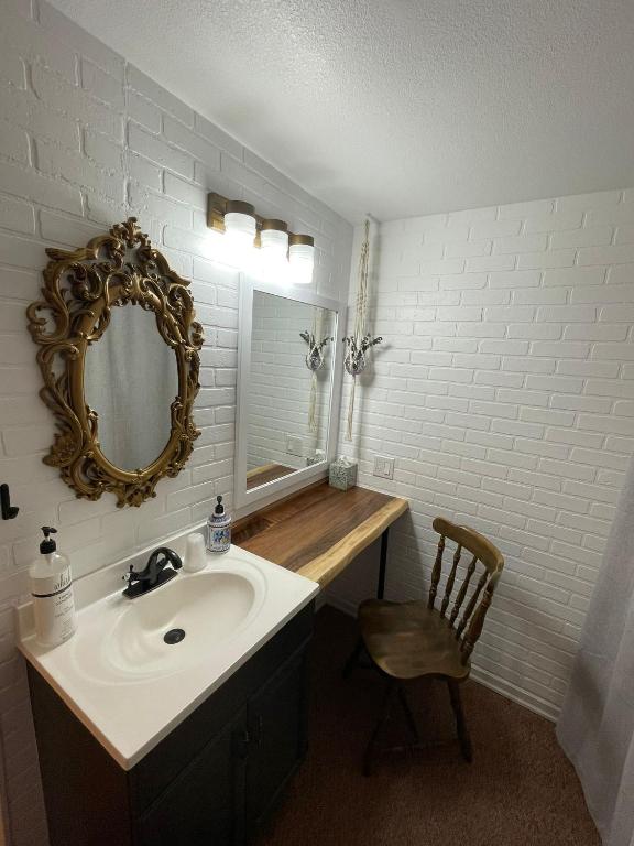 The Aztec Motel & Creative Space, Seligman (updated prices 2024)