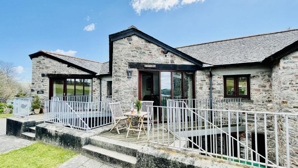 Barnfield - Beautiful Barn, River views, Close to Quay, Dittisham ...