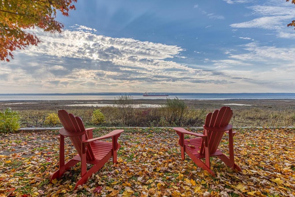 MOWEB - CHALET BORD DE L'EAU AVEC PLAGE iLE ORLEANS - SuiteTrails