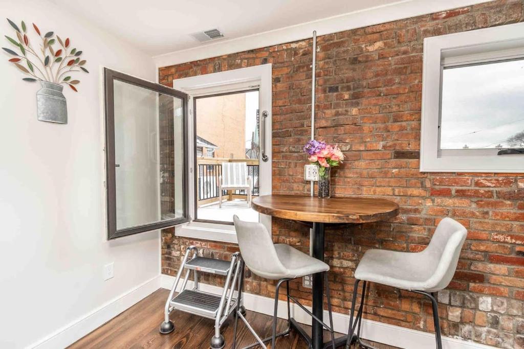 Luxury Design Focused, Detroit Themed Apt Near Downtown In the art ...