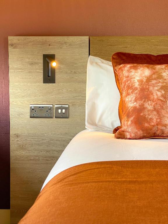 Hex Wildlife Hotel at Yorkshire Wildlife Park, Doncaster (updated ...