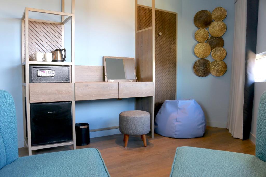 Hex Wildlife Hotel at Yorkshire Wildlife Park, Doncaster (updated ...