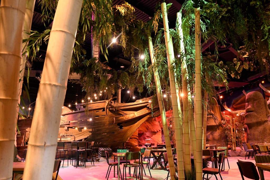 Hex Wildlife Hotel at Yorkshire Wildlife Park, Doncaster (updated ...