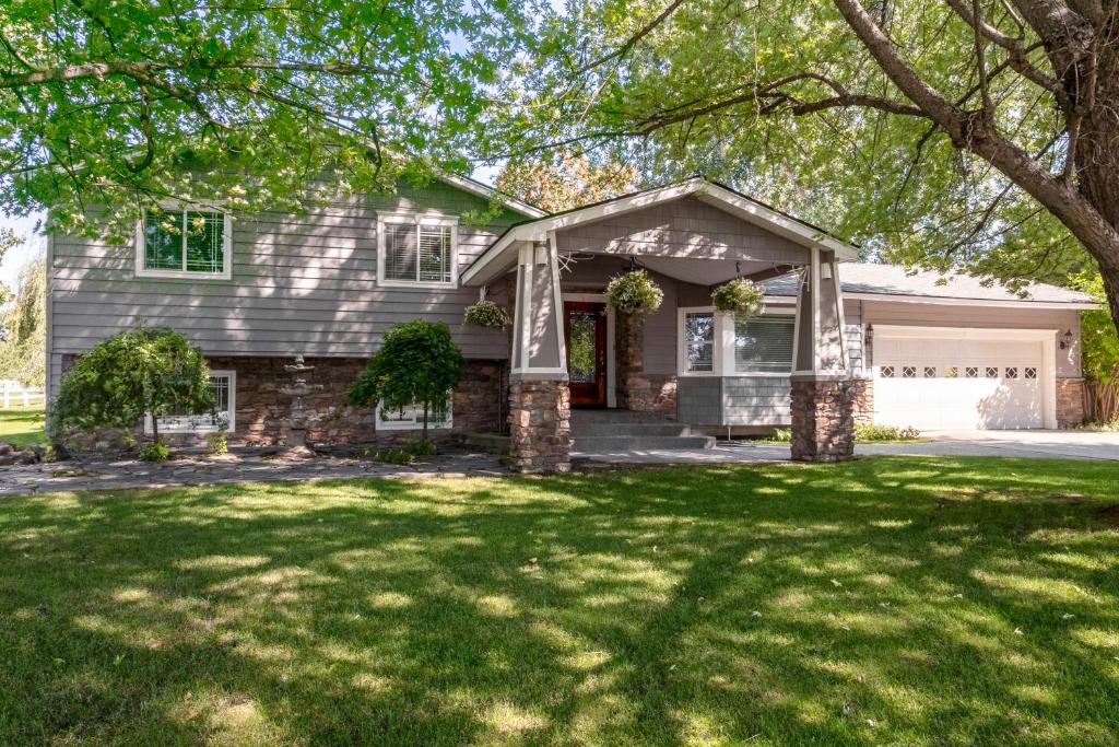 Tranquility Base - Family Fun Modern Farm House, Dalton Gardens ...