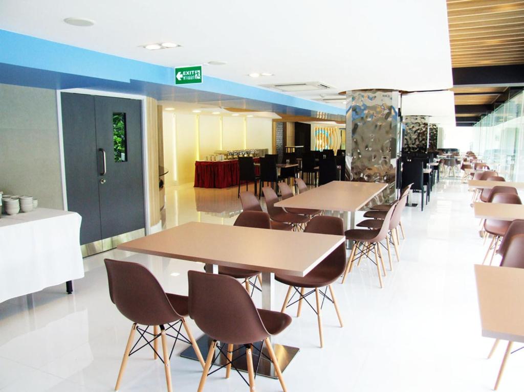 Grand Tower Inn Sathorn Hotel, Bangkok (updated prices 2025)