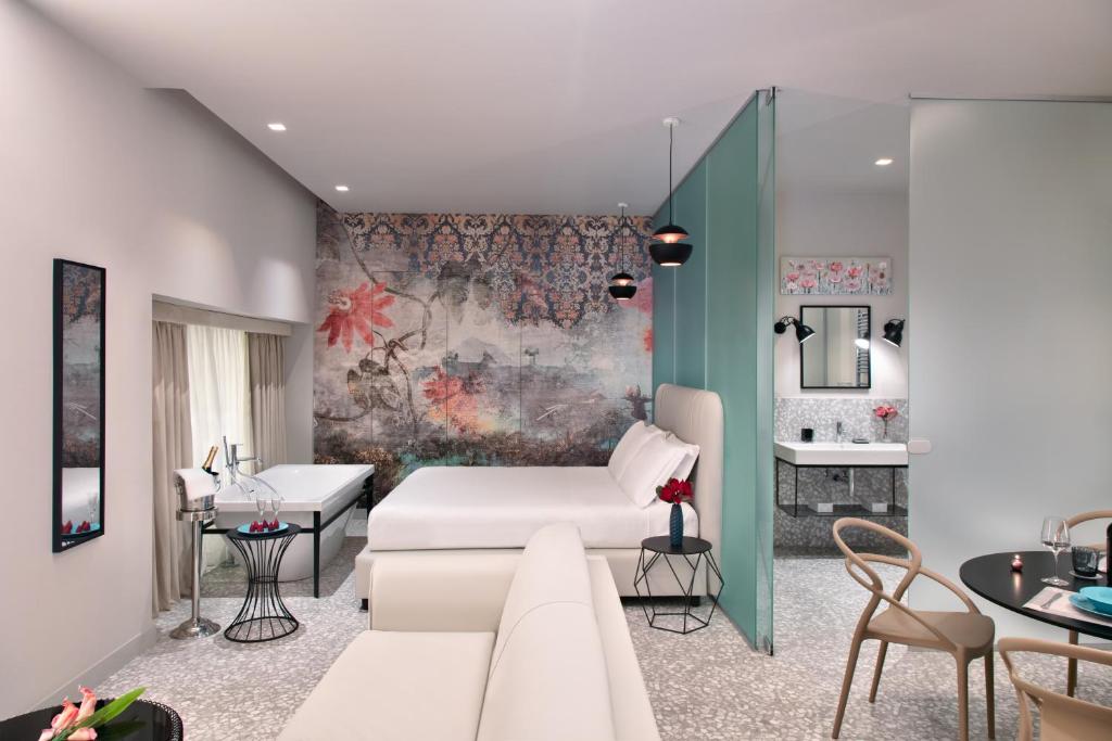 Lady Rose, Naples (updated prices 2026)