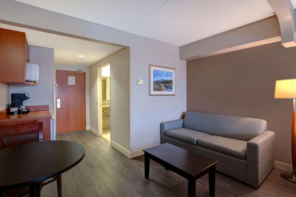 Days Inn & Suites by Wyndham Collingwood, Collingwood (updated prices 2025)