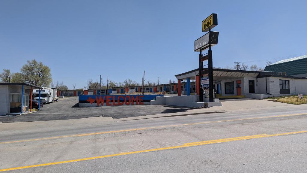 Canadian Inn, Canadian (updated prices 2026)