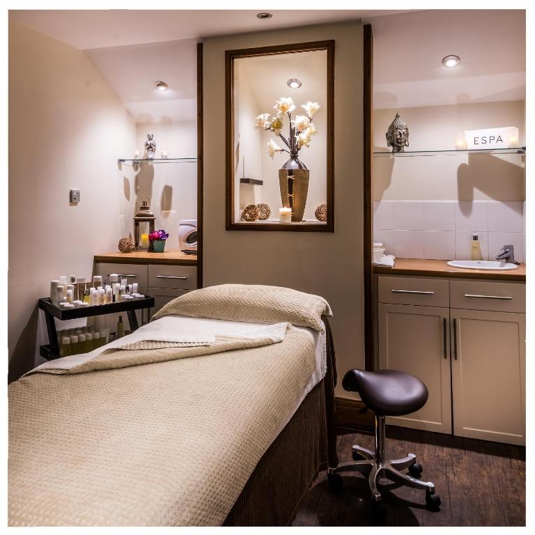 Last Drop Village Hotel & Spa, Bolton (updated prices 2025)