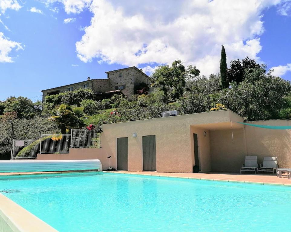 Gites le mas clémentine Le Coquelicot, Saint-Julien-du-Serre (tarifs ...