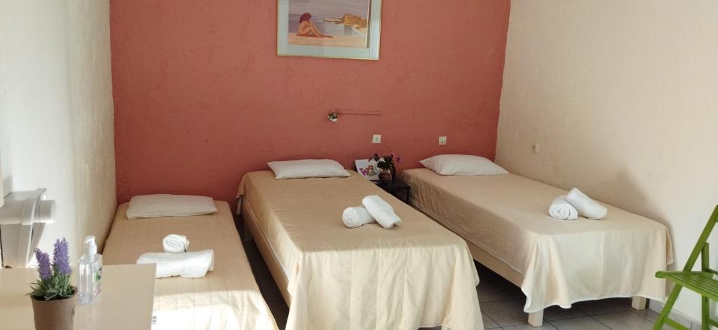 CLEO ROOM WITH YARD IN MALIA 250m FROM THE BEACH, Malia (updated prices ...