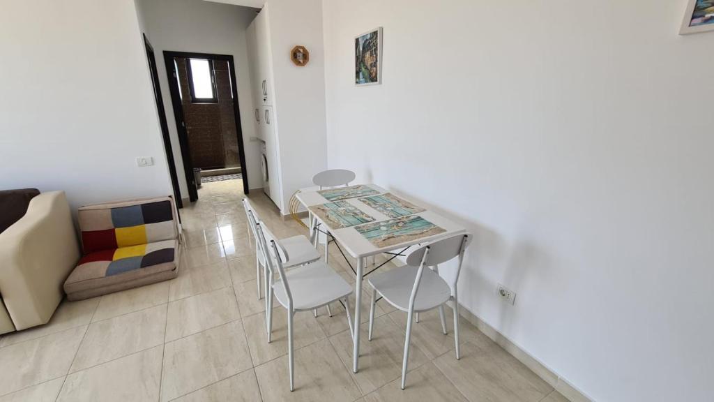 Cazare Apartament Mamaia langa Wave 2 si Resort Building Stefan, Plaja ...