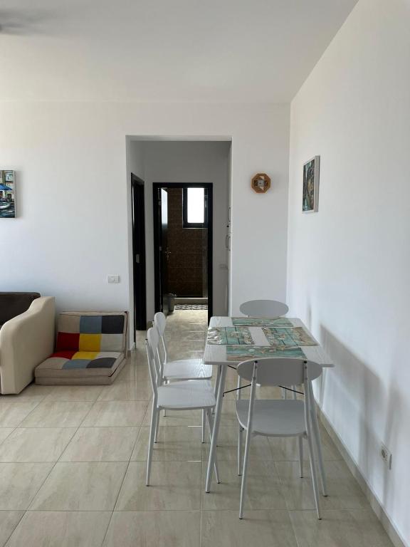 Cazare Apartament Mamaia langa Wave 2 si Resort Building Stefan, Plaja ...