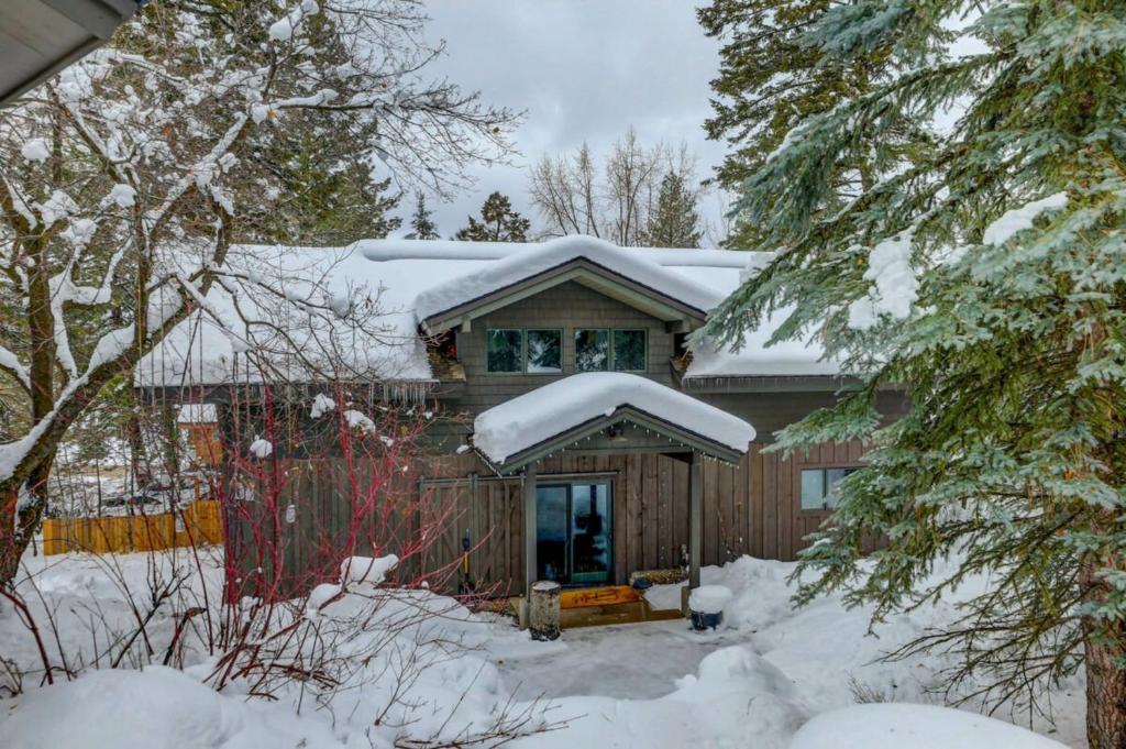 Mackinaw Manor by Casago McCall - Donerightmanagement, McCall (updated ...