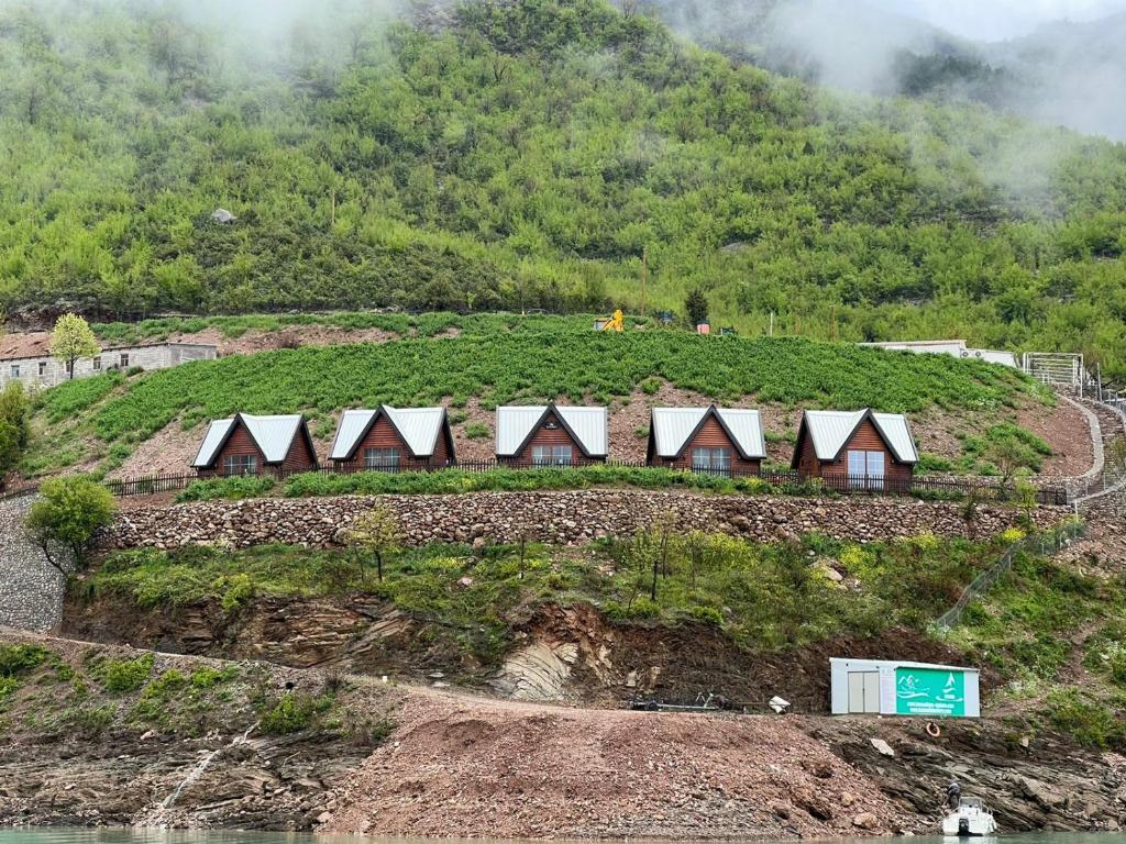 5 Stinet, Koman – Updated 2023 Prices