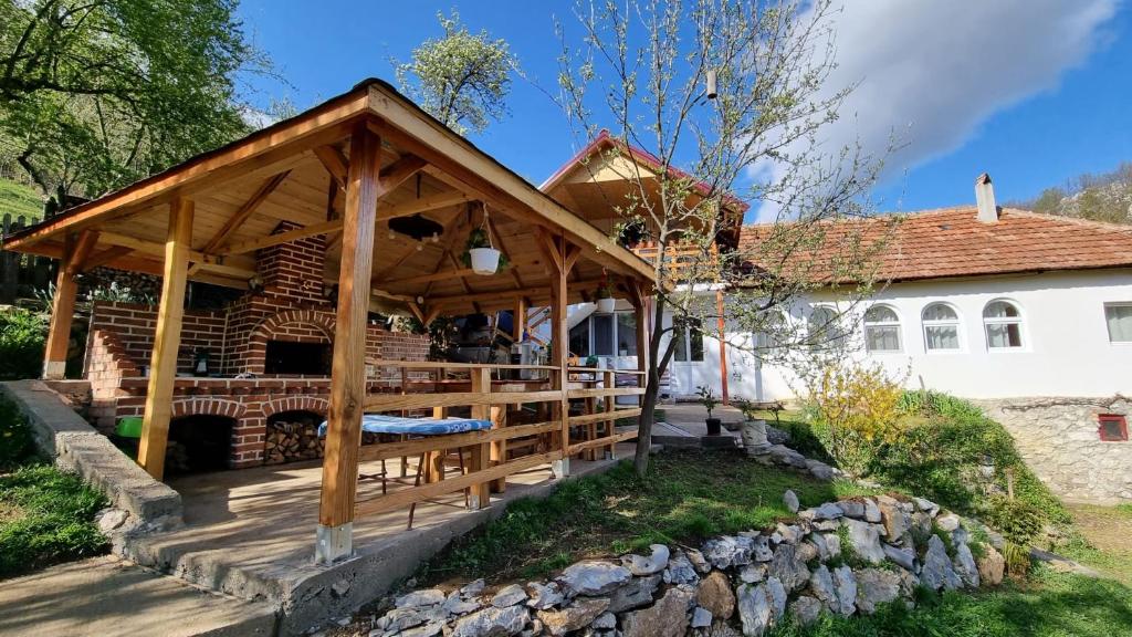 La Peșteră, Isverna (updated prices 2025)