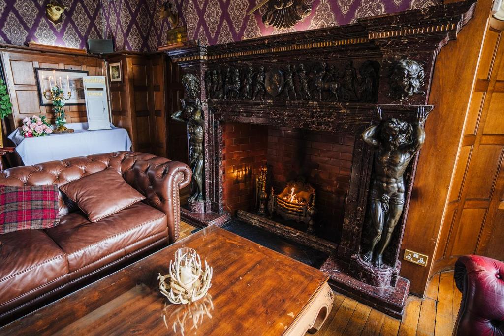 Court Colman Manor, Bridgend (updated prices 2025)