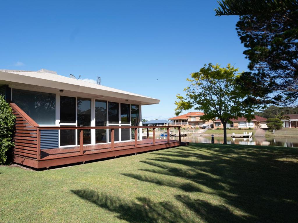 Mounties @ Sussex, Sussex inlet (updated prices 2026)