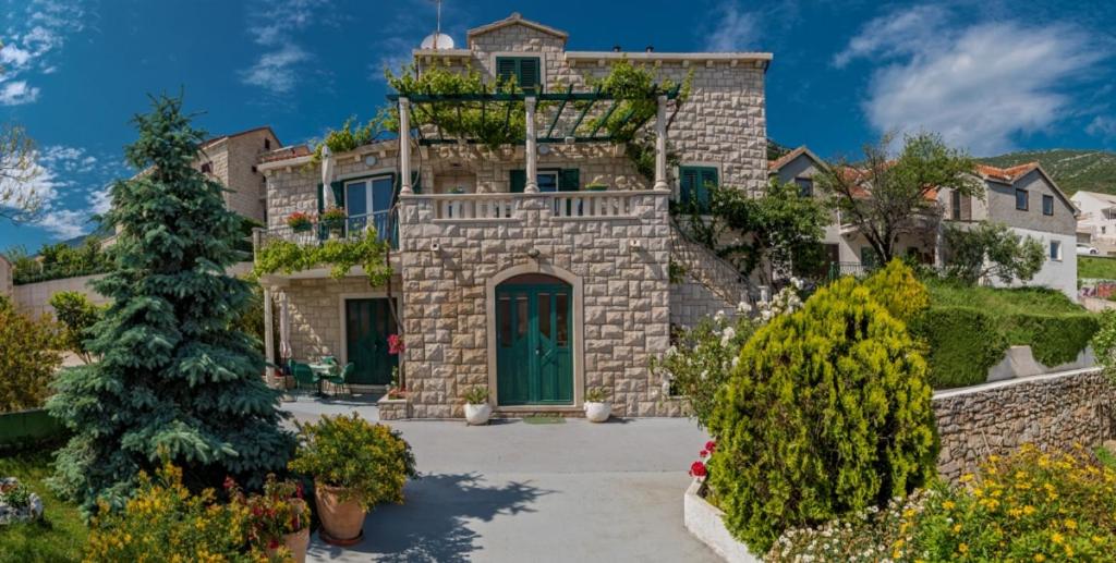 Room in Bol with terrace, air conditioning, WiFi 3758-4, Bol – Updated ...