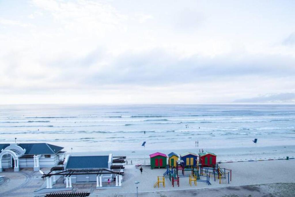Spacious Surfers Corner Beach Apartment, Cape Town (updated prices 2025)