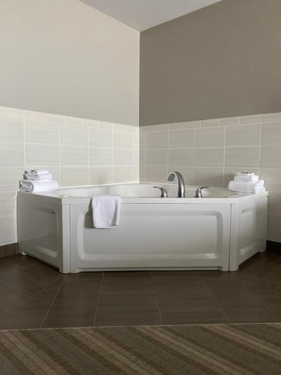 Country Inn & Suites by Radisson, Bemidji, MN, Bemidji (updated prices ...