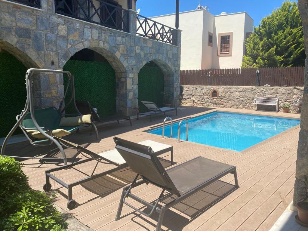 Havuzlu Müstakil Taş Ev - Bodrum