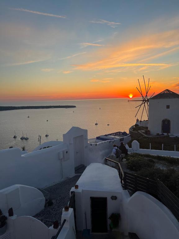The Sunset Windmill, Oia – Updated 2023 Prices