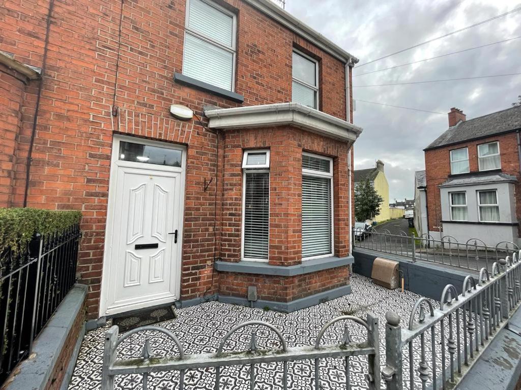 The Corner House. Derry City. 3 bed, sleeps 6., Londonderry County ...